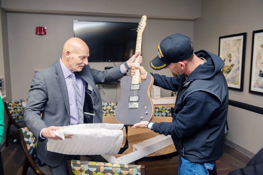 MTSU, Schneider Electric Guitar Gifts Bring More Music Therapy to VA ...
